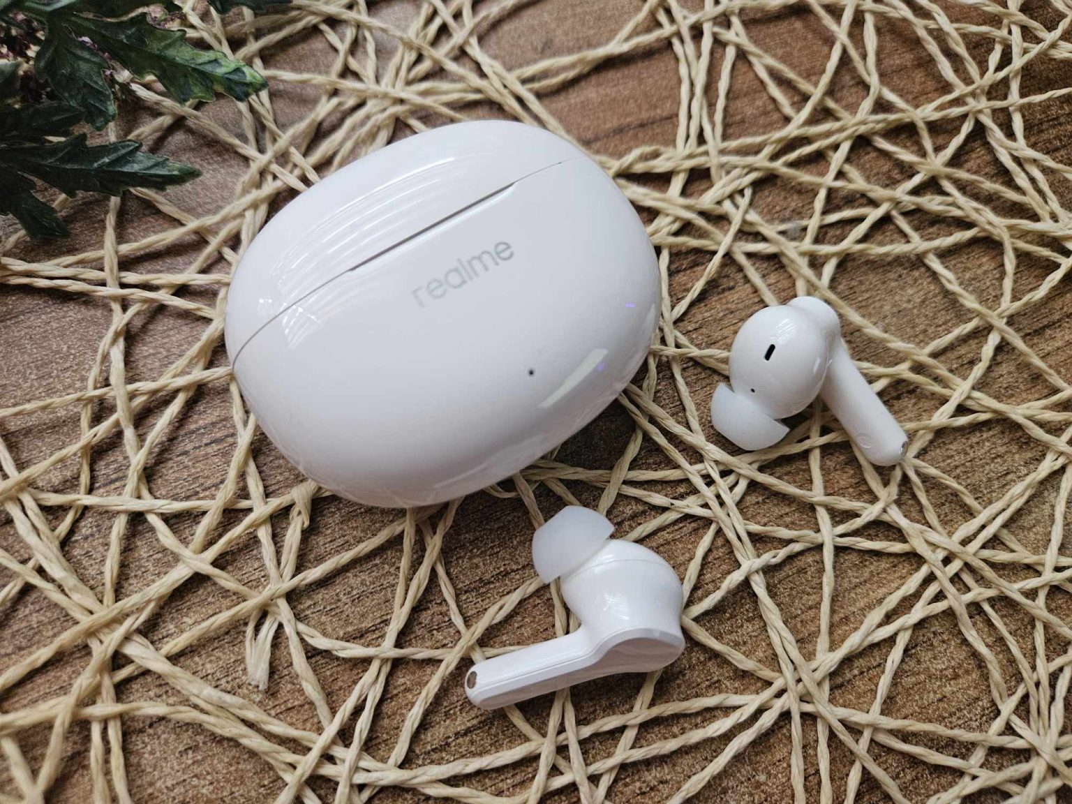 Realme Buds T110 Review: Seamless Music, Strong Battery Life and Quick ...